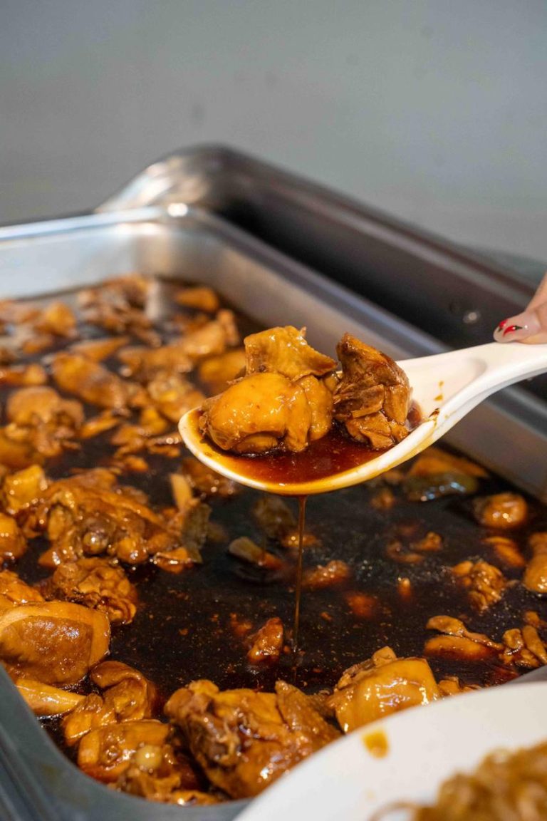 WE TRIED A $7 WEEKDAY LUNCH BUFFET IN SINGAPORE THAT HAS UNLIMITED ...