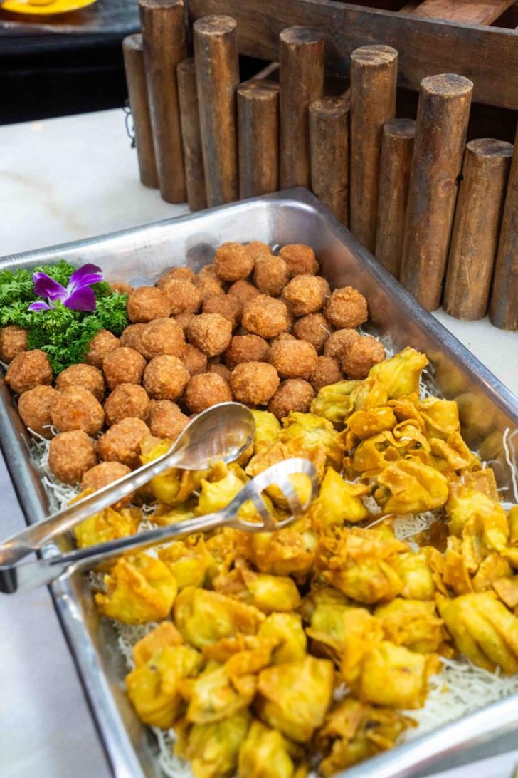 WE TRIED A $7 WEEKDAY LUNCH BUFFET IN SINGAPORE THAT HAS UNLIMITED ...