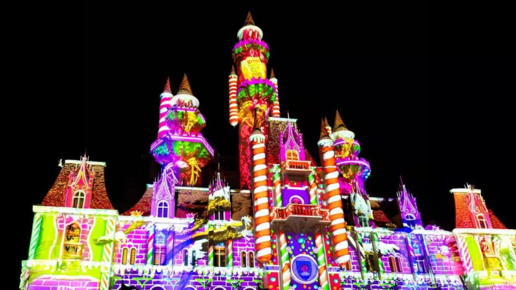 USS CHRISTMAS EVENTS: NEW LIVE SHOW, SNOWFALL, LIGHT-UP DISPLAYS ...