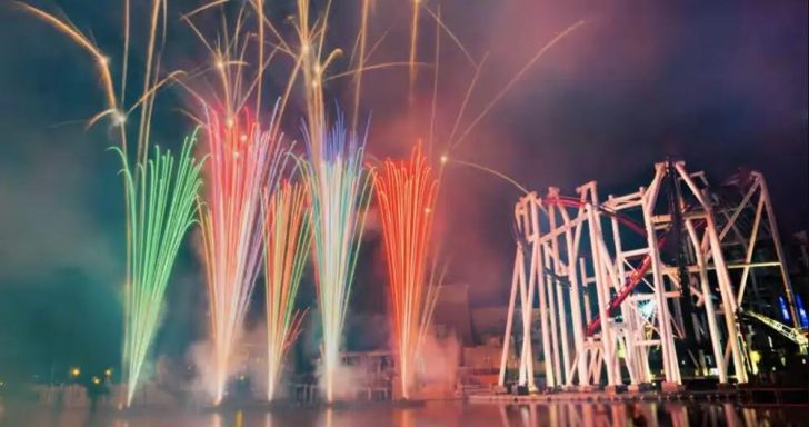 USS CHRISTMAS EVENTS: NEW LIVE SHOW, SNOWFALL, LIGHT-UP DISPLAYS ...