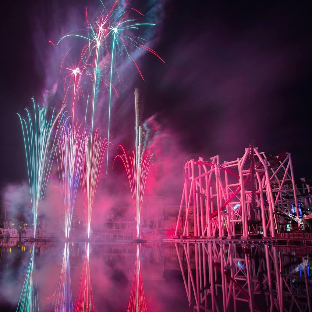 USS CHRISTMAS EVENTS: NEW LIVE SHOW, SNOWFALL, LIGHT-UP DISPLAYS ...