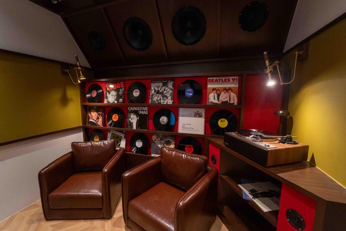 SOLACE STUDIOS’ NEW VINTAGE PHOTOBOOTH WITH 9 THEMED ROOMS: ORIENT ...