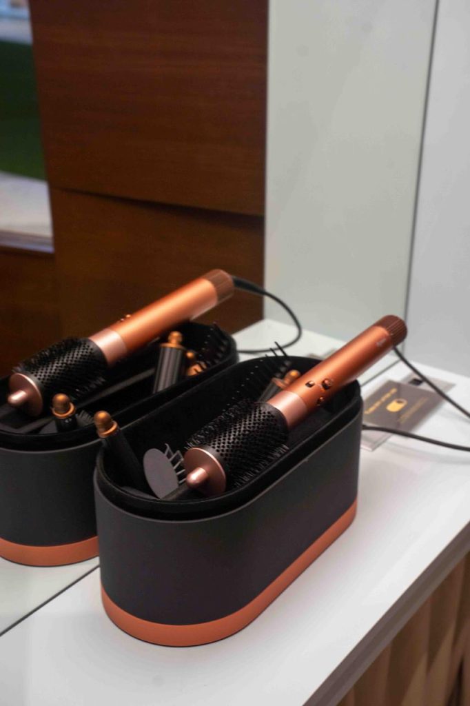 SOLACE STUDIOS’ NEW VINTAGE PHOTOBOOTH WITH 9 THEMED ROOMS: ORIENT ...