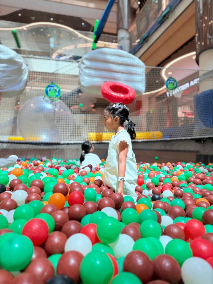 NEW 4-STOREY INDOOR SUSPENDED PLAYGROUND IN A SHOPPING MALL: MULTI ...
